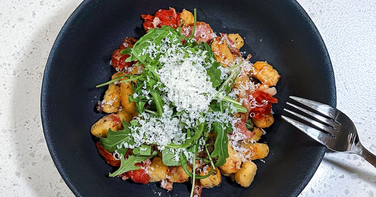 Plaque de gnocchis rôtis au jambon fumé forêt noire Smart & Natural ...