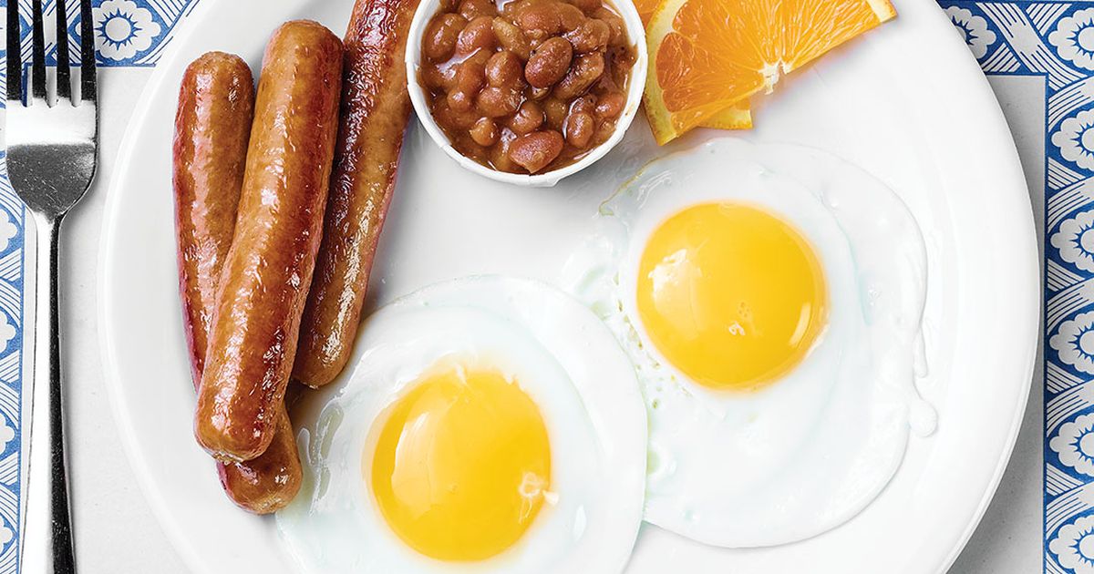 Pork and chicken breakfast sausages, preserved, uncooked in a 100% ...