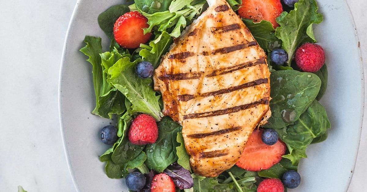Boneless, skinless chicken breasts (seasoned, 7oz, 17%) | Olymel