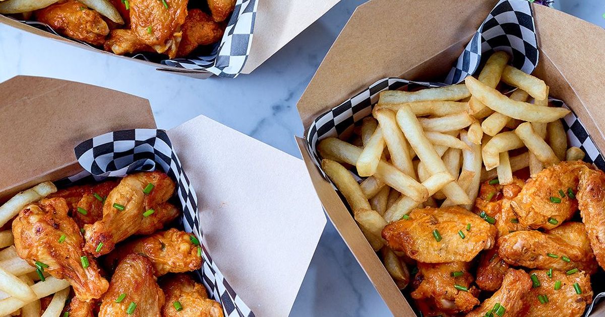Spicy Buffalo chicken wings, cut-up and fully cooked (seasoned) | Olymel